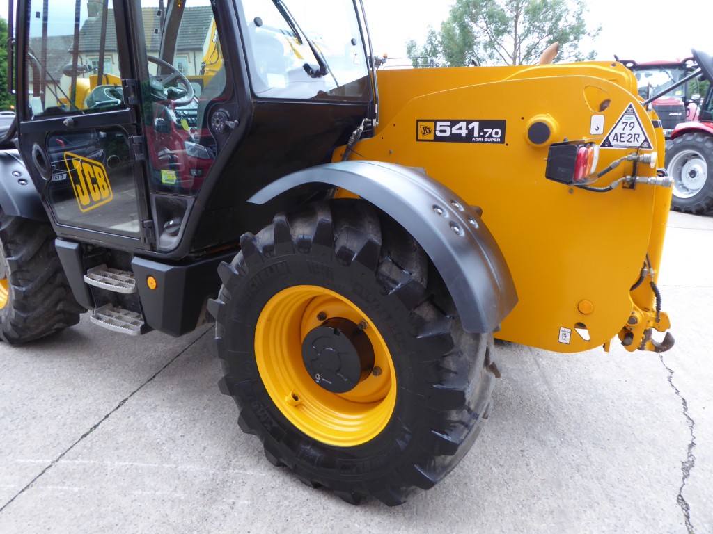 JCB 541-70 Agri Super C/W Q Hydraulic latching Q Fit and Pick up hitch