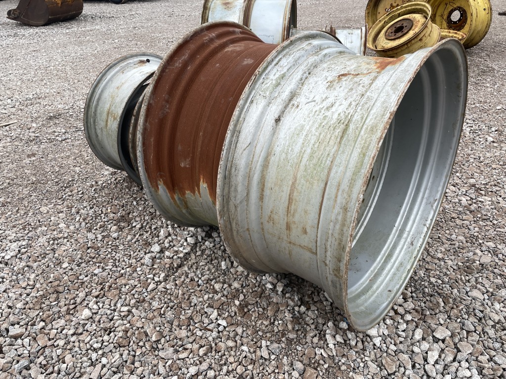 set 4 rims 18x38 and 12x28 adjustable rims to suit MXM 155 or Puma with ...